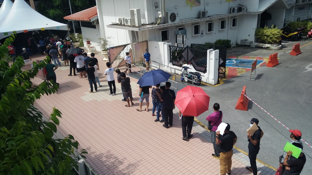 Orang ramai berpusu- pusu ke UTC Miri - UTUSAN SARAWAK