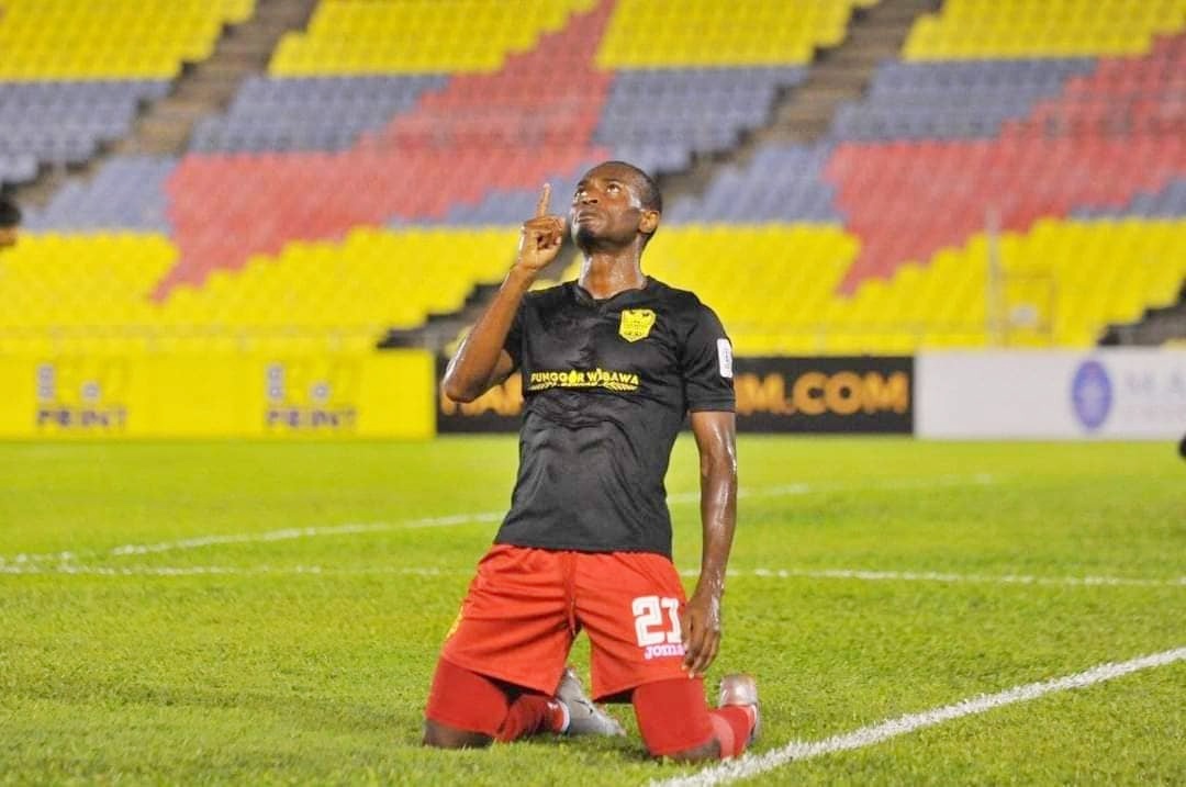 Uche Agba pemain terbaik April - UTUSAN SARAWAK