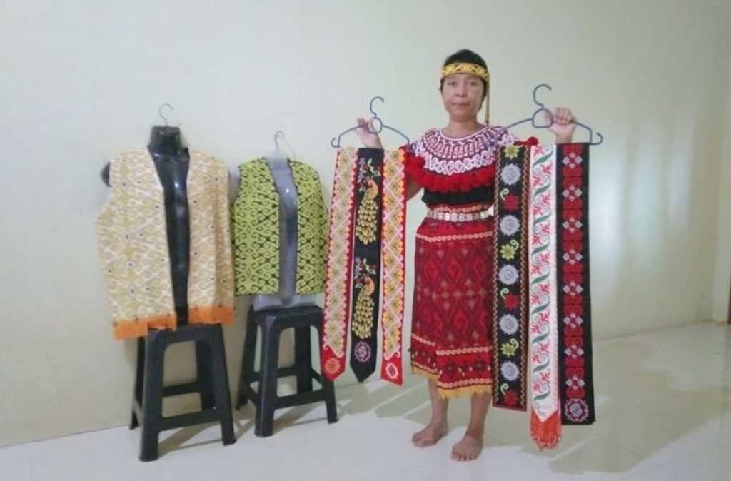 Nilai tersendiri sulaman tangan Juliana - UTUSAN SARAWAK