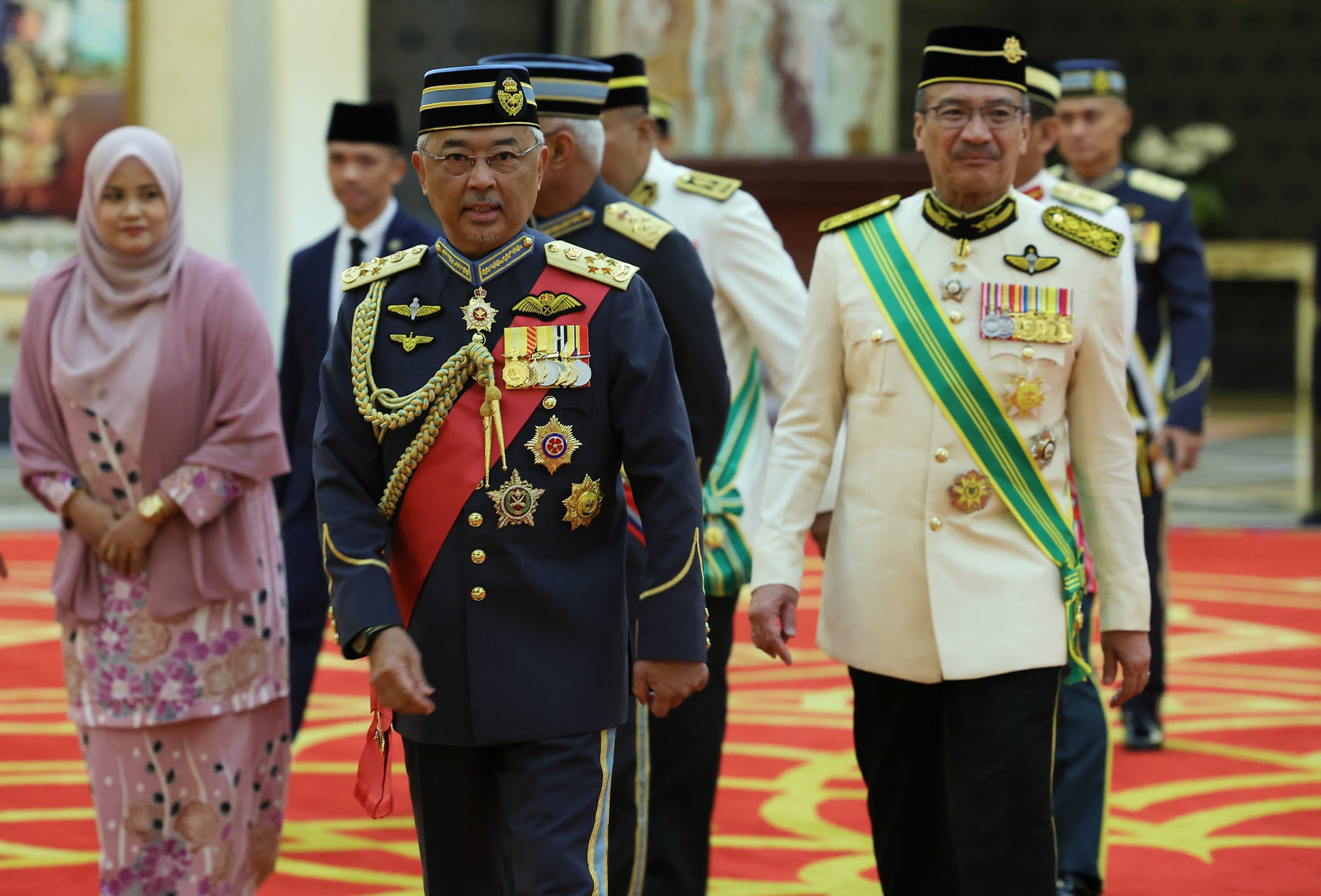 Agong kurniakan 257 pingat kepada anggota tentera - UTUSAN SARAWAK
