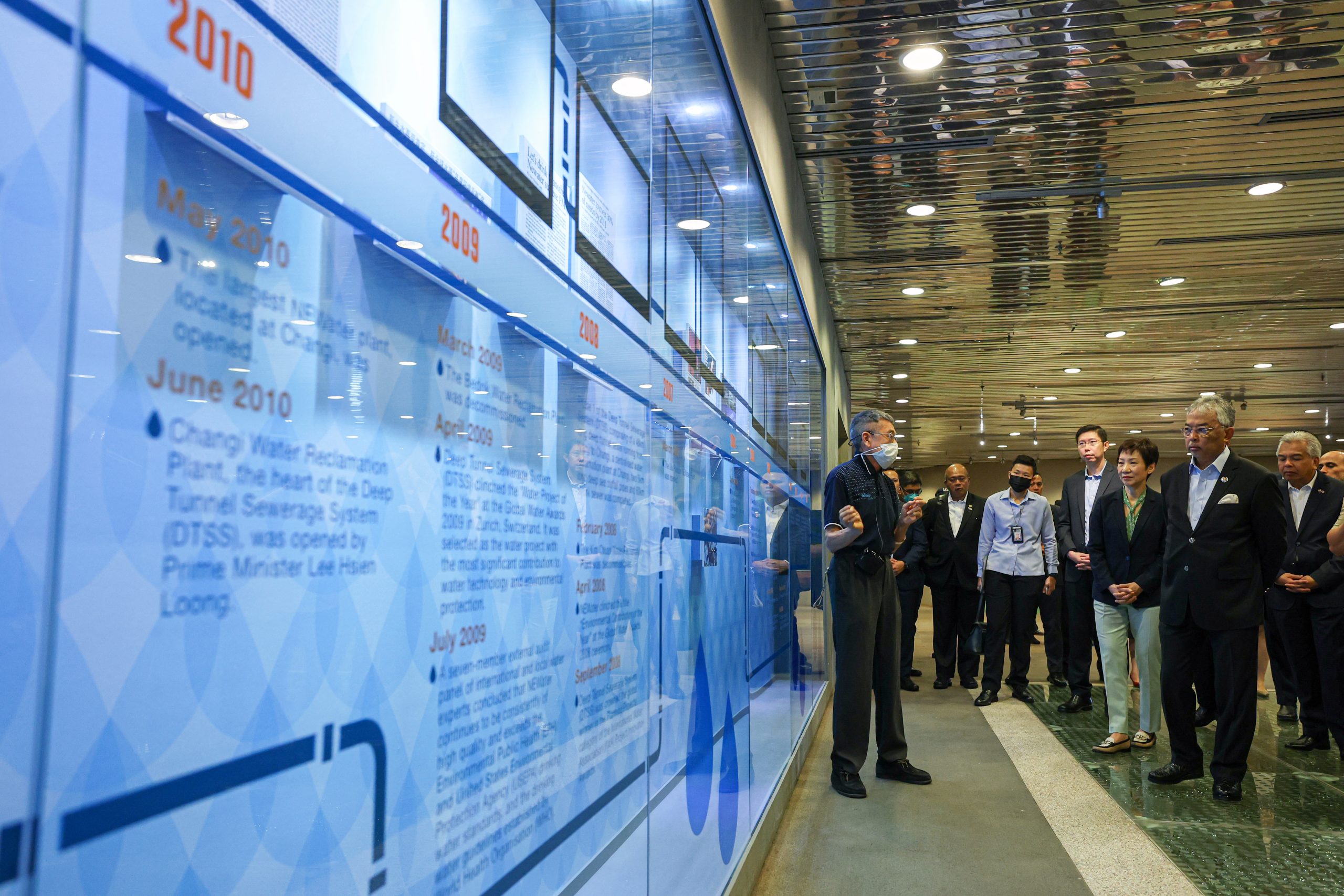 Agong berkenan lawat Kem Pasir Ris - UTUSAN SARAWAK