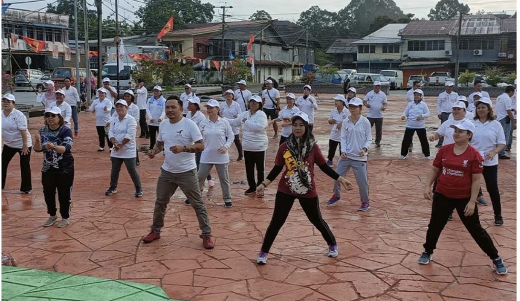 Roy Gingkoi bersenam robik di Engkilili - UTUSAN SARAWAK