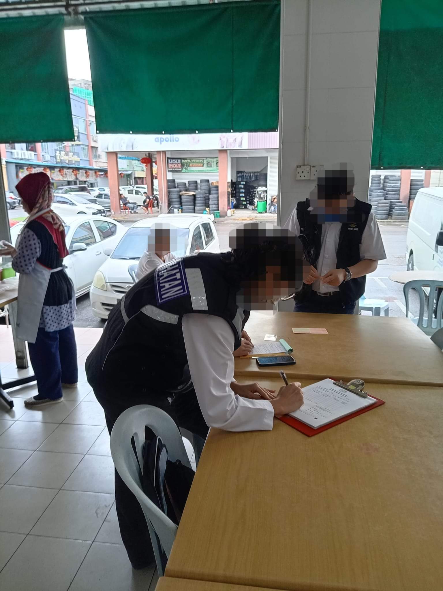 Padah merokok di kedai makan, kena kompaun - UTUSAN SARAWAK