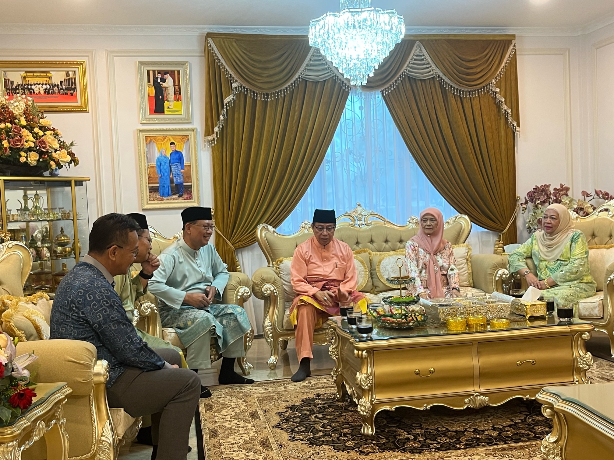 Premier Sarawak berkunjung ke rumah Julaihi sempena Aidilfitri - UTUSAN ...