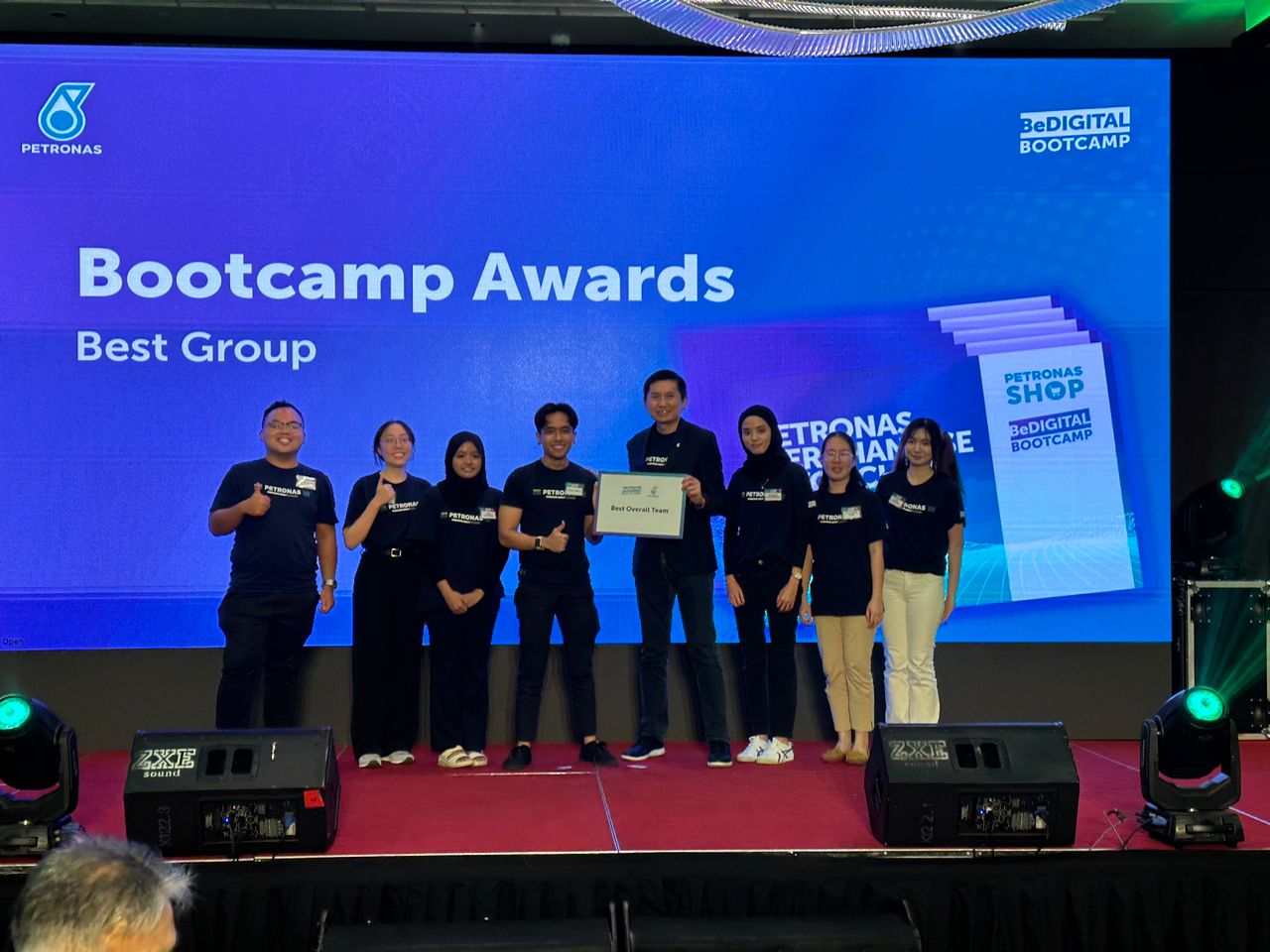 50 penuntut ditawarkan pekerjaan bersyarat - Petronas - UTUSAN SARAWAK