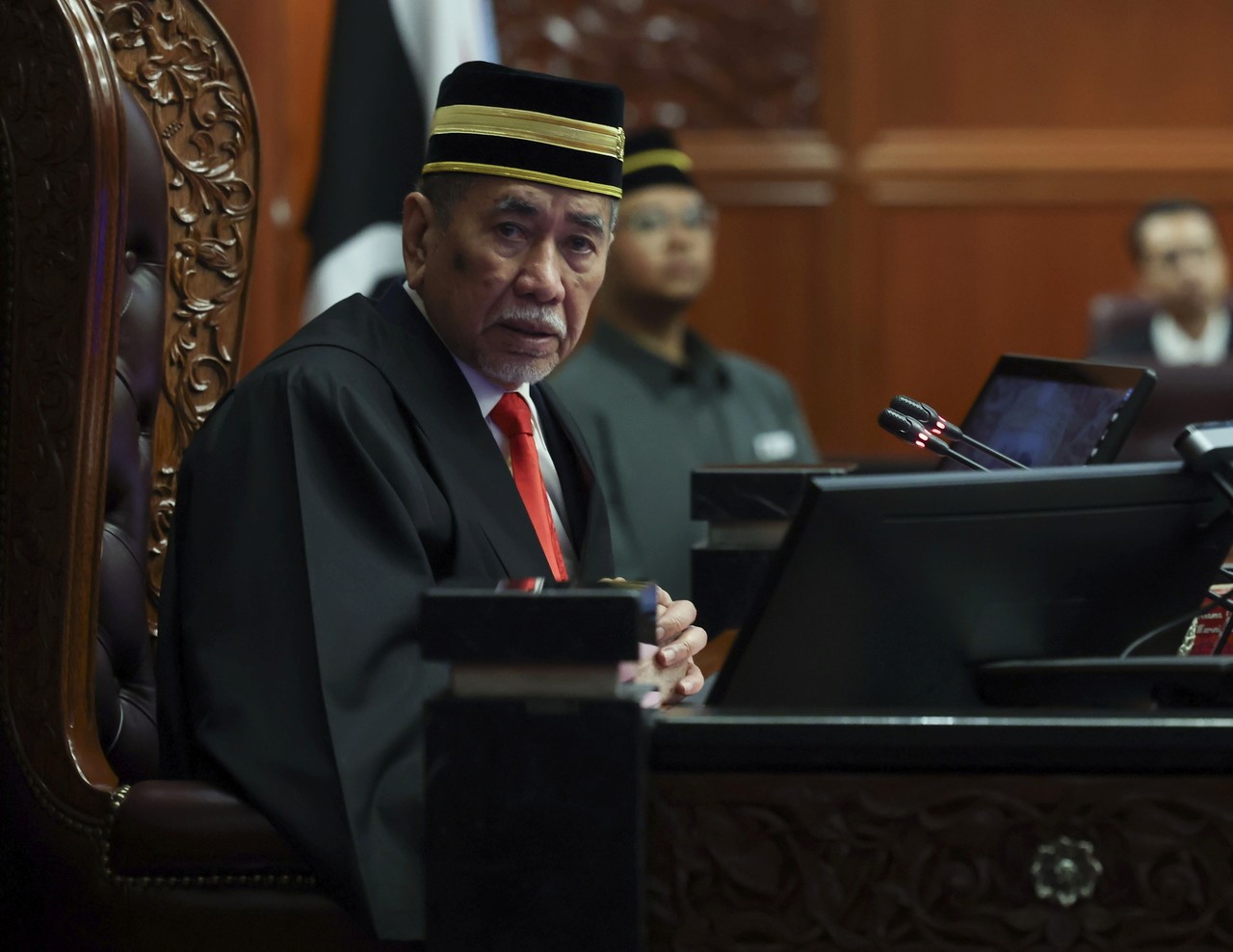 Dua Ahli Dewan Negara angkat sumpah Senator hari ini - UTUSAN SARAWAK